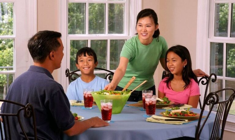 Teaching your child good manners | Helpful Parenting Tips